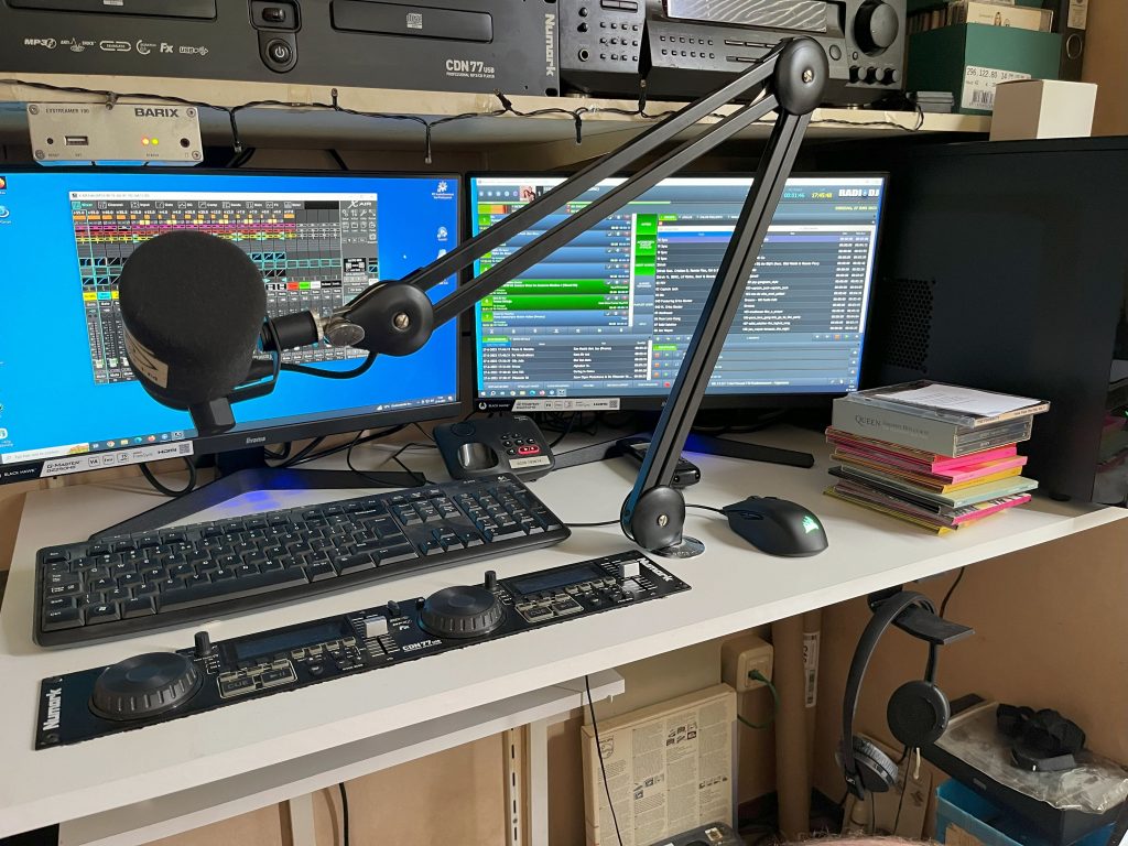 Visual FM -> Serious Internet Radio